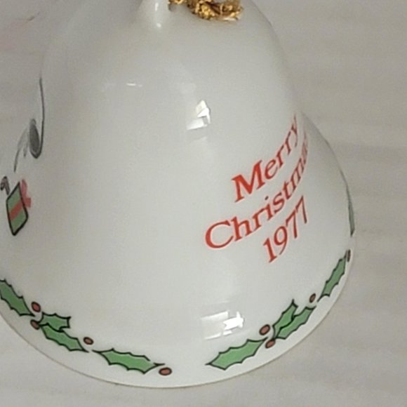 Schultz | Holiday | Vintage Schultz Peanuts 977 Merry Christmas Bell ...